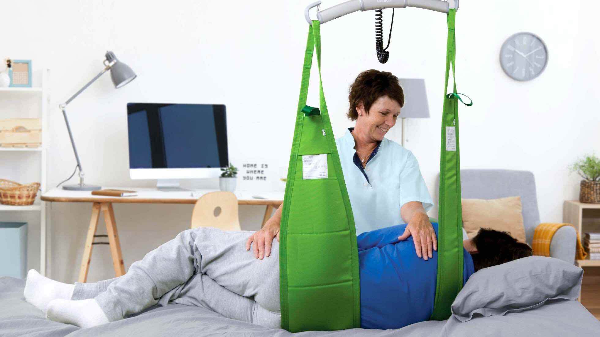 Come aiutarsi nel sollevamento di anziani e disabili allettati